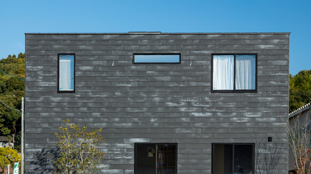 施工事例 | SOLIDO [ソリド] typeM_LAP typeM_FLAT | 屋根材・外壁材・雨といのケイミュー