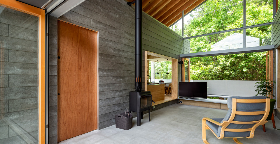 CASE STUDY - HOUSE | 施工事例 | SOLIDO リサイクル内装ボード[ソリド] typeM | 屋根材・外壁材・雨といのケイミュー