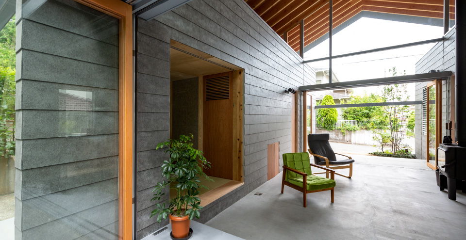 CASE STUDY - HOUSE | 施工事例 | SOLIDO リサイクル内装ボード[ソリド] typeM | 屋根材・外壁材・雨といのケイミュー