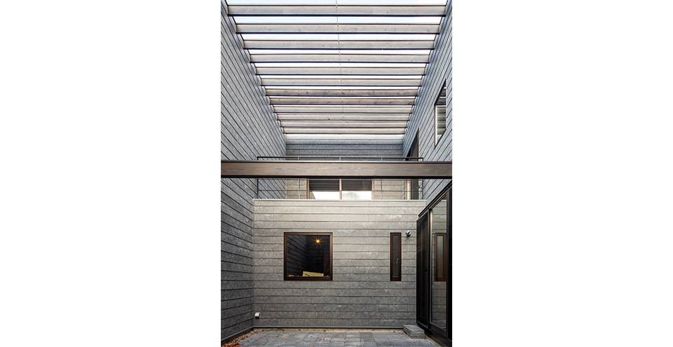 CASE STUDY - HOUSE | 施工事例 | SOLIDO リサイクル内装ボード[ソリド] typeM | 屋根材・外壁材・雨といのケイミュー