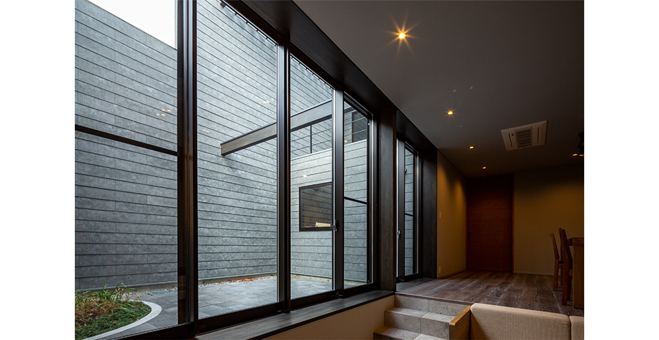 CASE STUDY - HOUSE | 施工事例 | SOLIDO リサイクル内装ボード[ソリド] typeM | 屋根材・外壁材・雨といのケイミュー